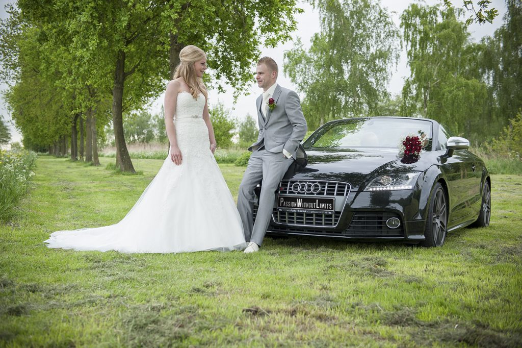 Versieren van de trouwauto - Passion Without Limits